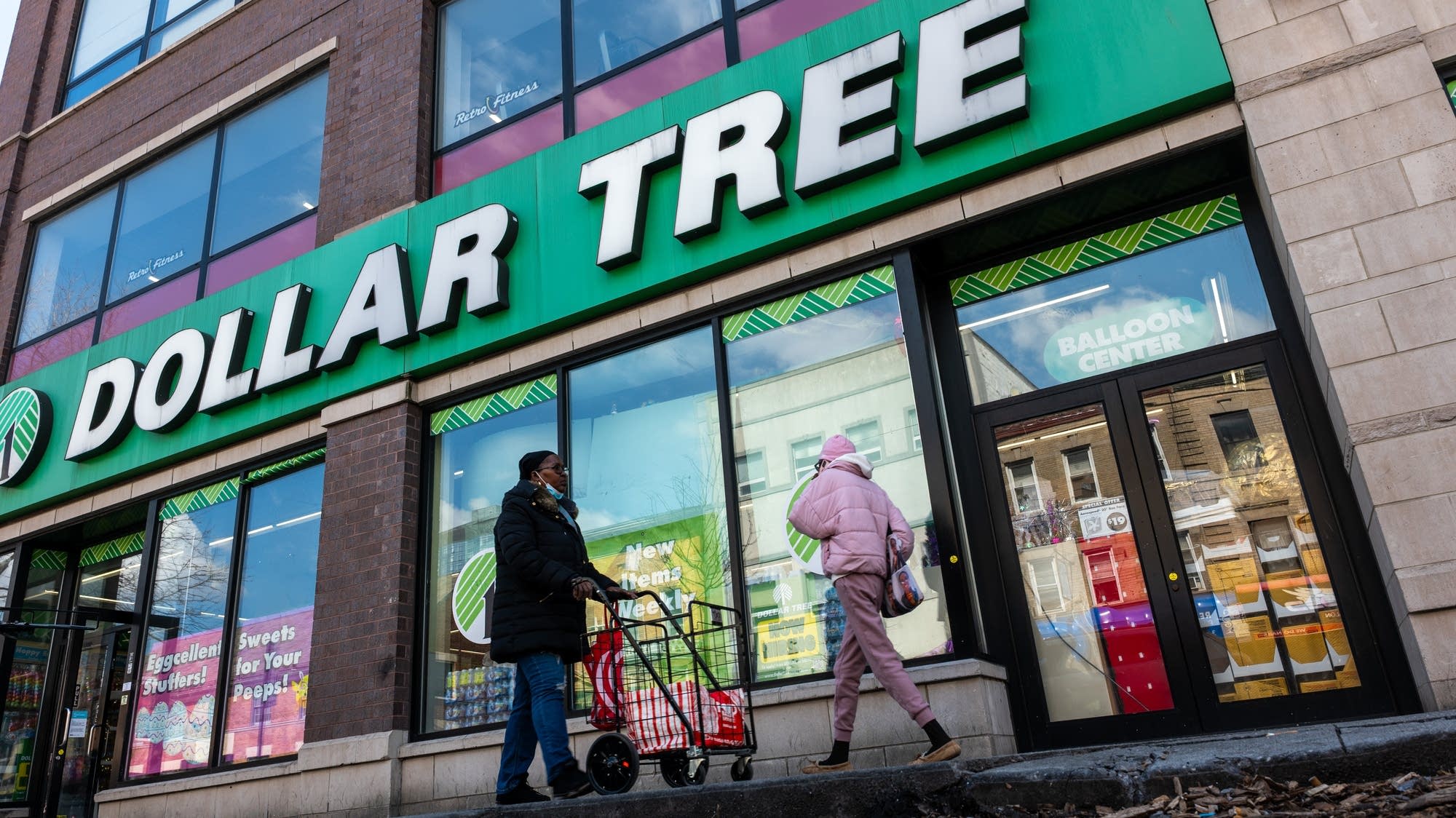 How did dollar stores do during this unpredictable year?