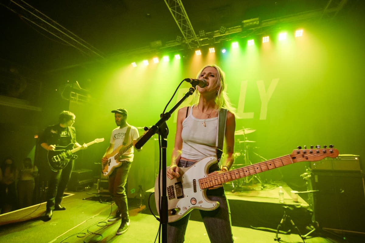 Bully rock steady, cover Prince at masks-required Fine Line show