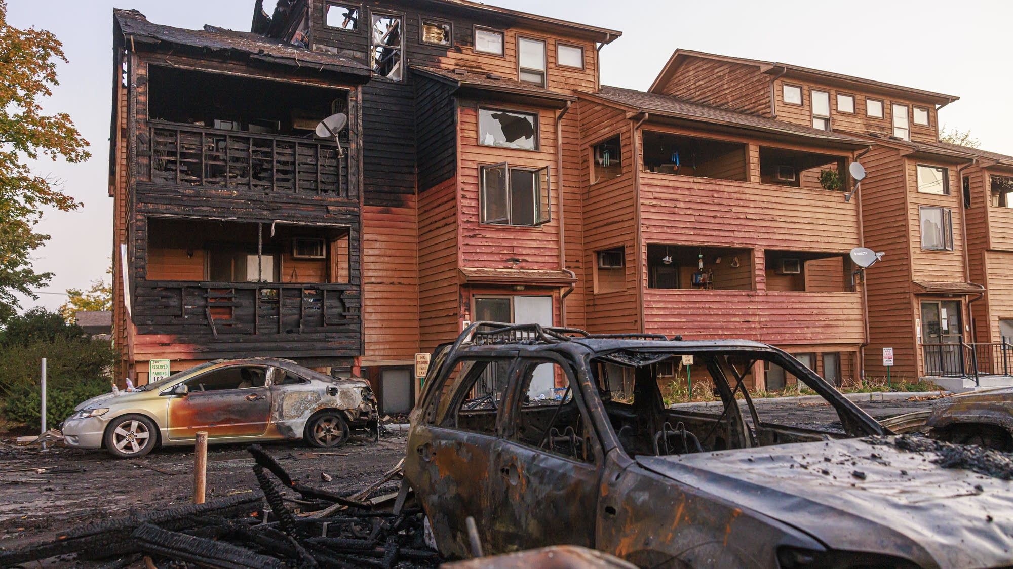 Large fire in south Minneapolis injures 3, displaces dozens of people ...