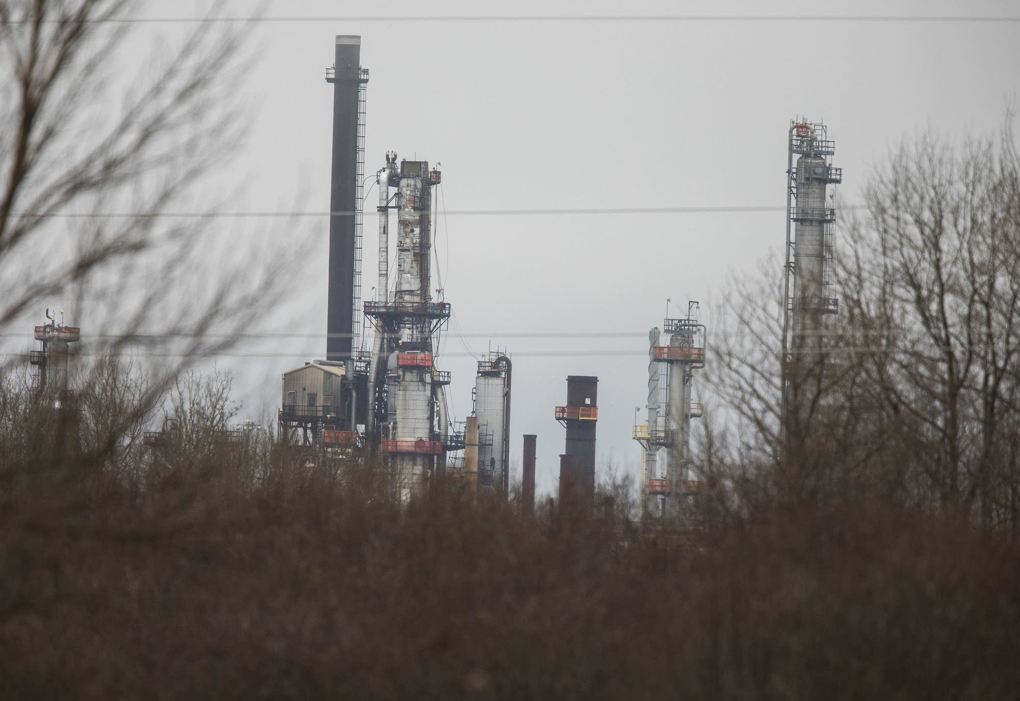 Superior, Wis. refinery explosion: Officials lift evacuation, deem air ...