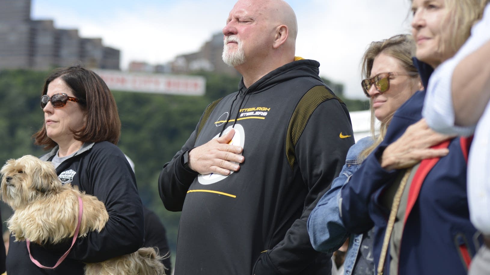Former NFL offensive lineman turned broadcaster Craig Wolfley dies at ...