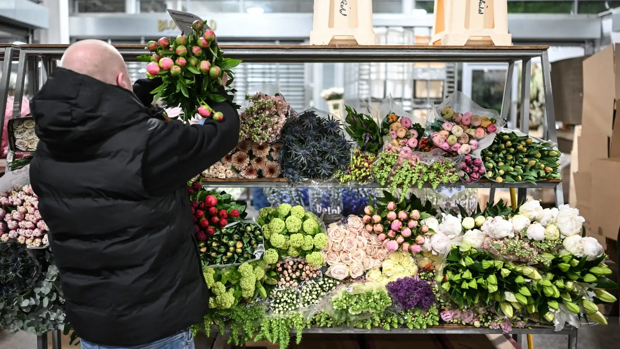 What it's like to work at London's largest flower market - Marketplace