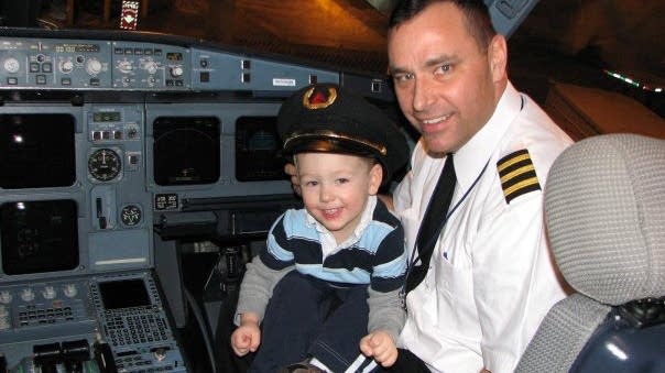 Remembering an airshow pilot | MPR News