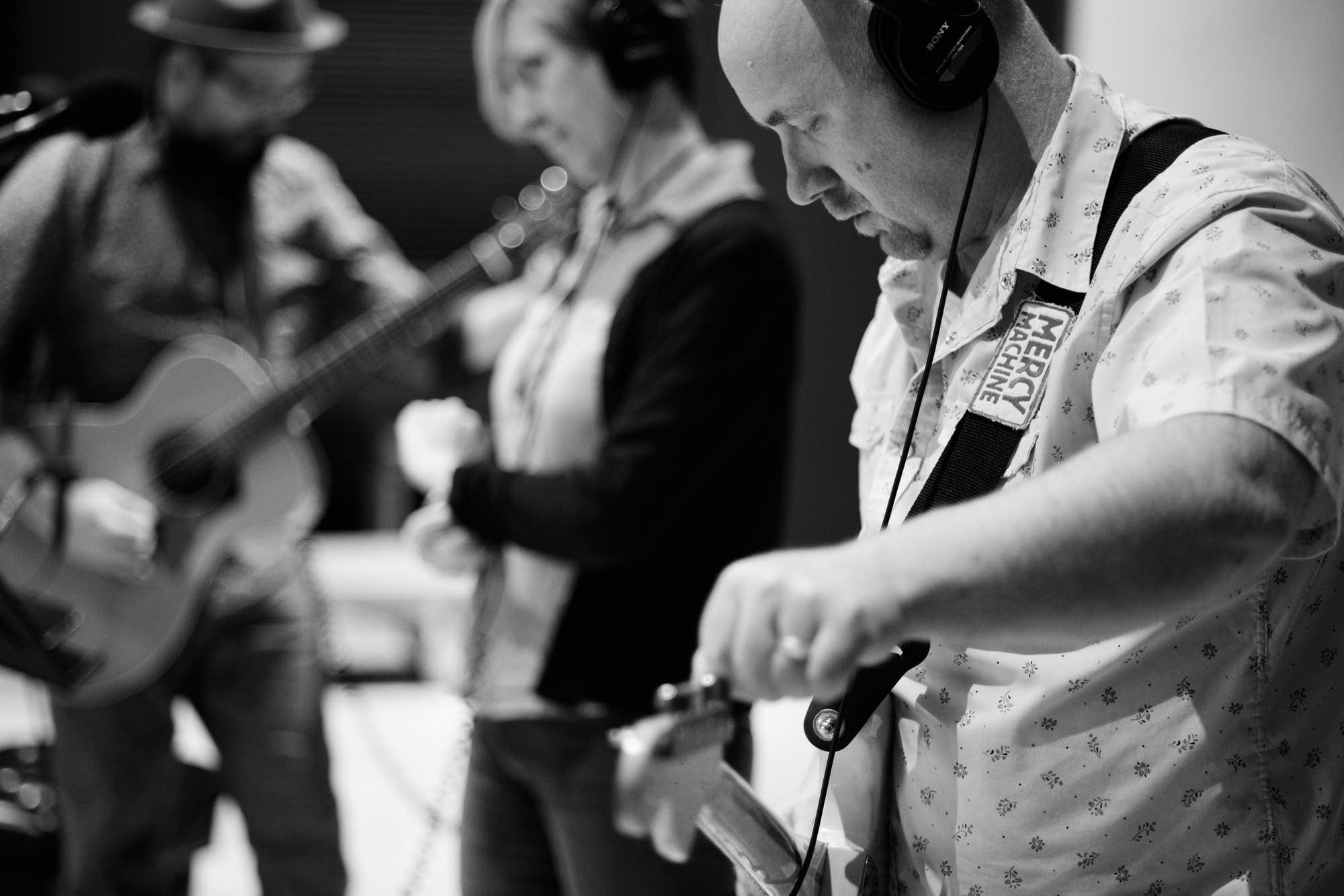 Erik Brandt and the Urban Hillbilly Quartet perform in the Radio ...