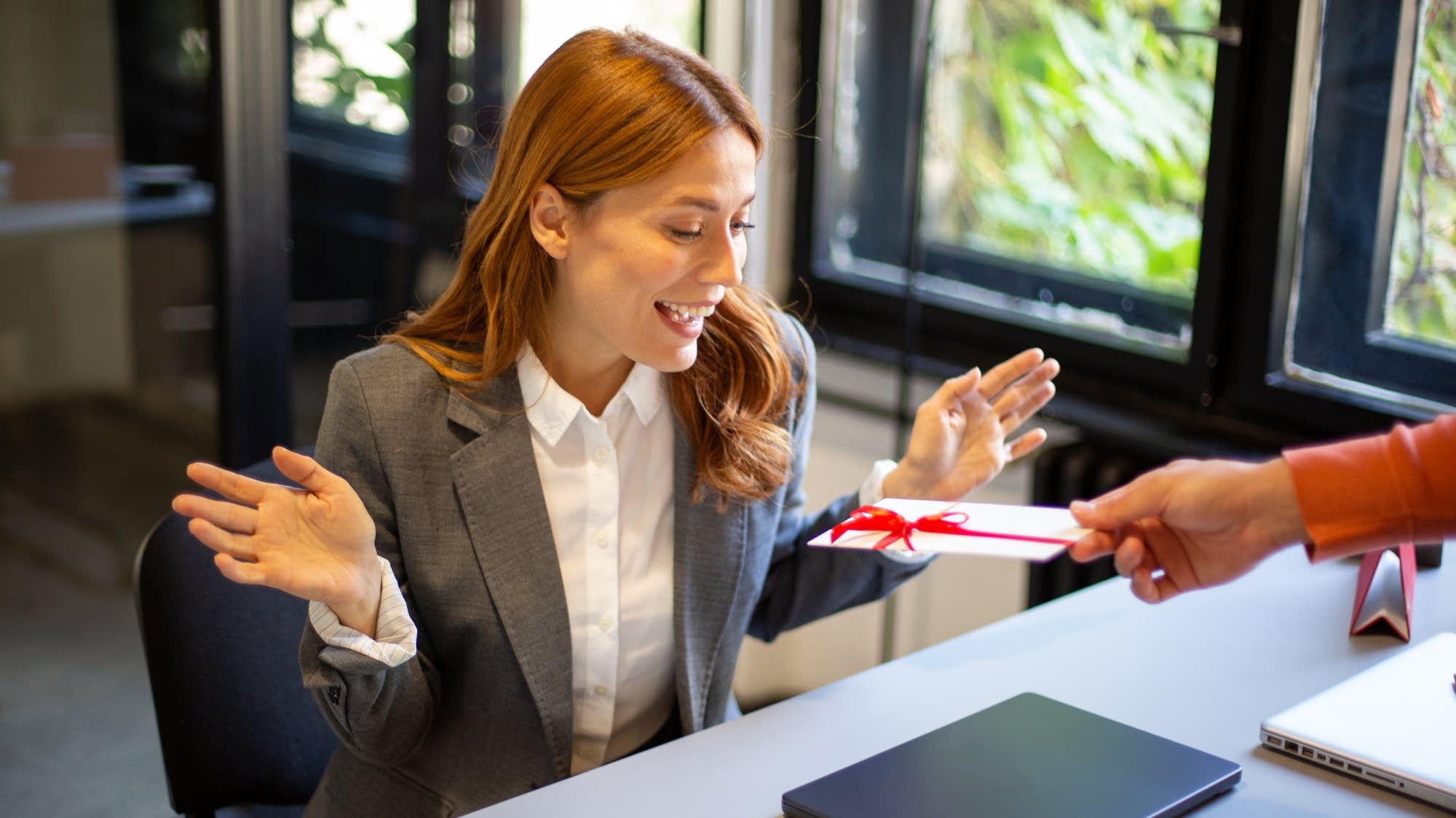 The number of employers offering annual bonuses is falling