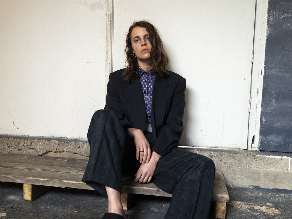 Marika Hackman on finding 'Any Human Friend' (plus the piglet on the ...