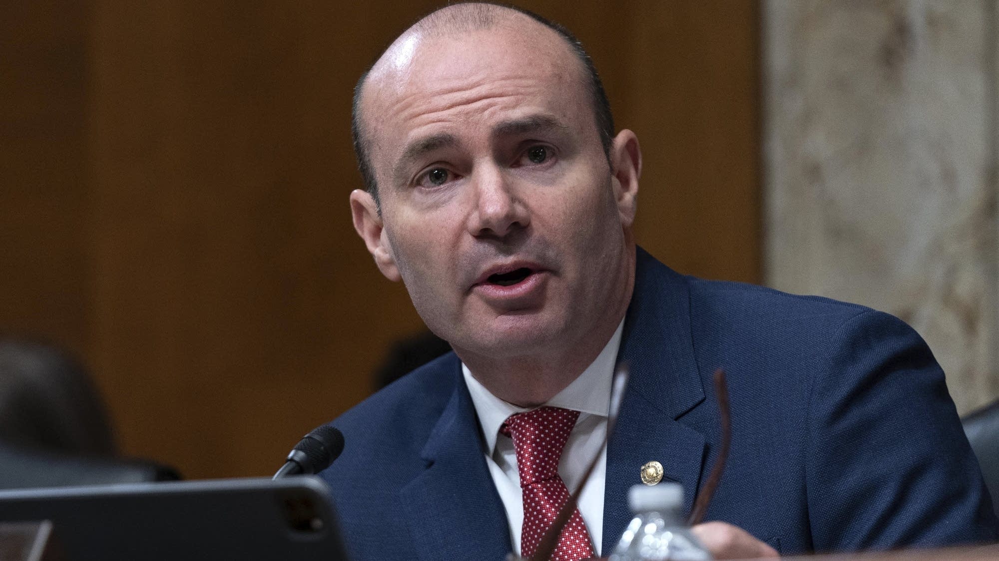 Mike Lee's posts about the Minnesota shootings incensed fellow senators ...