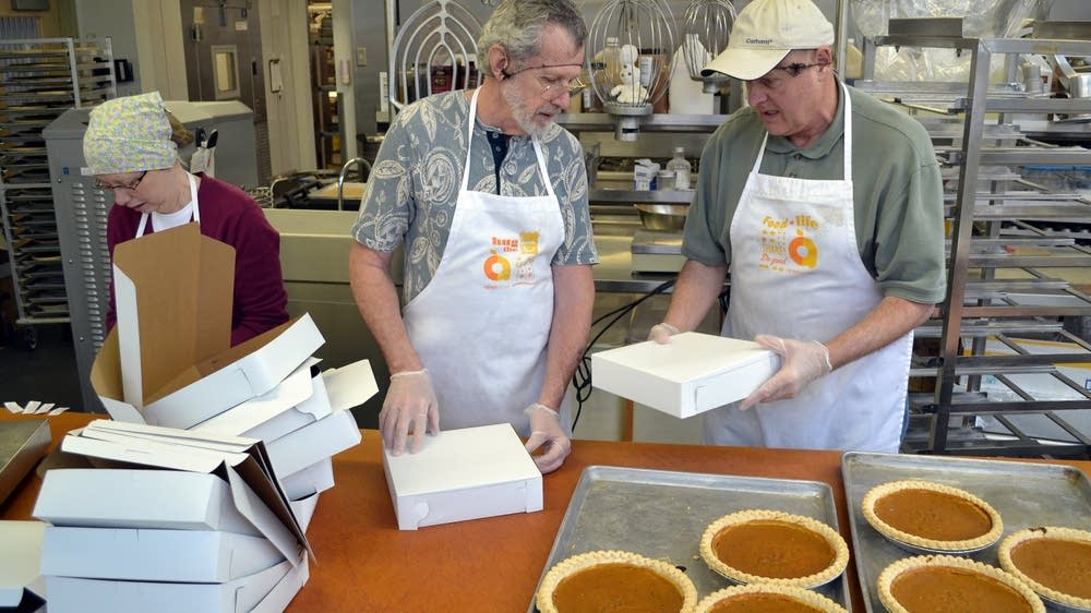 Open Arms provides Thanksgiving meals at home | MPR News