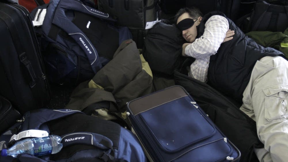 Many still stranded by trains, planes after Northeast storm | MPR News