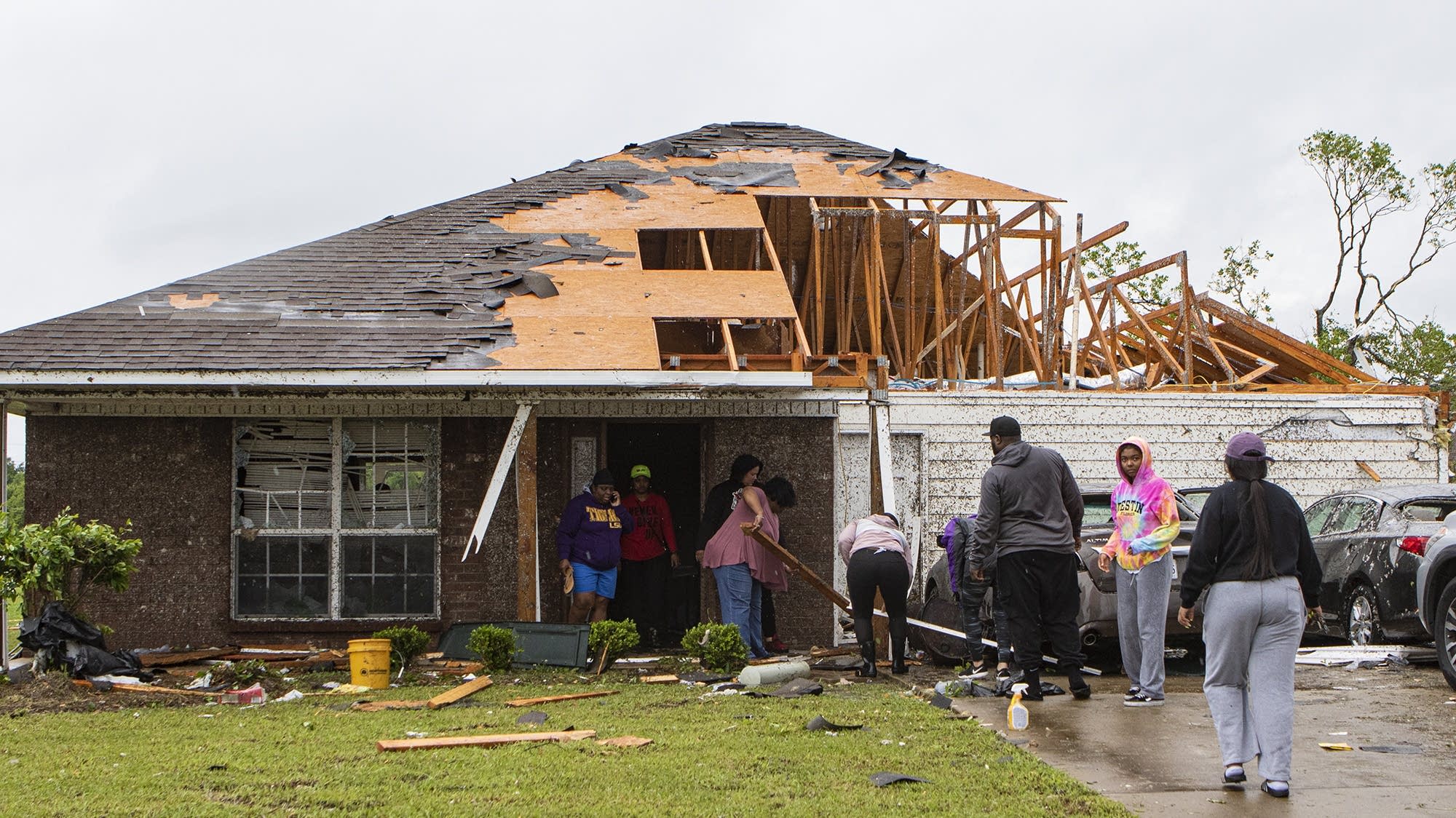 Severe storms sweep across South, killing at least 6 in Mississippi ...