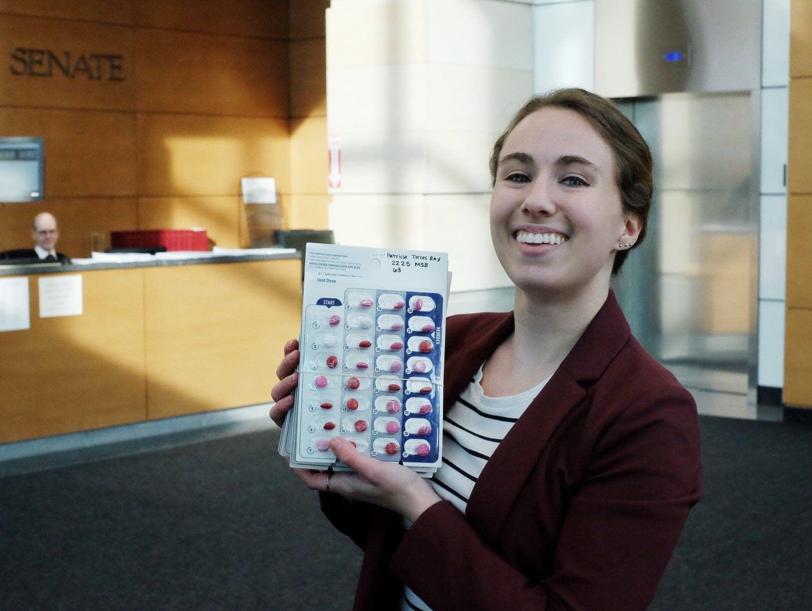 Two students convince lawmakers to create prescription drug repository ...