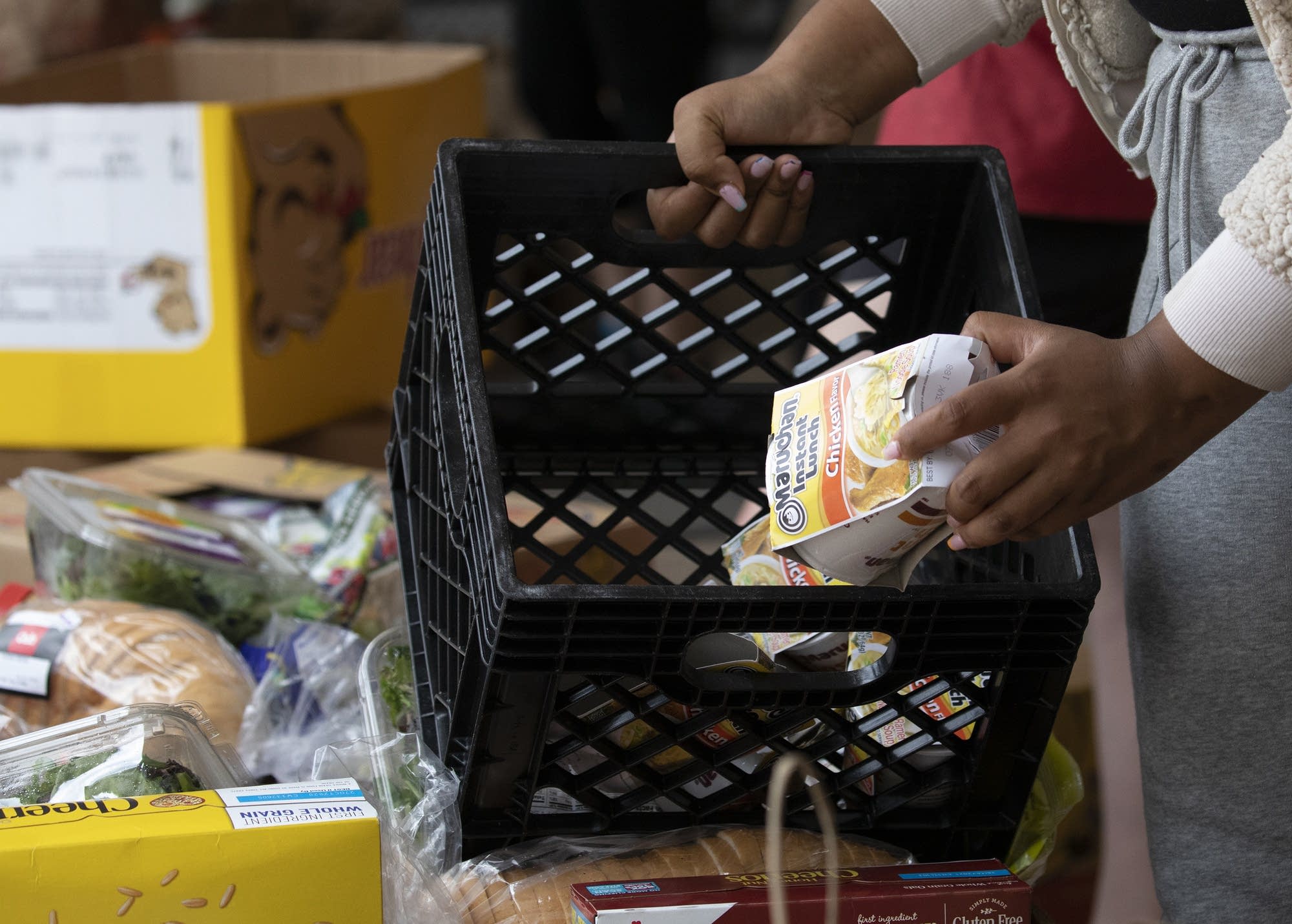 Minnesota food shelves, already busy, brace for bigger demand | MPR News