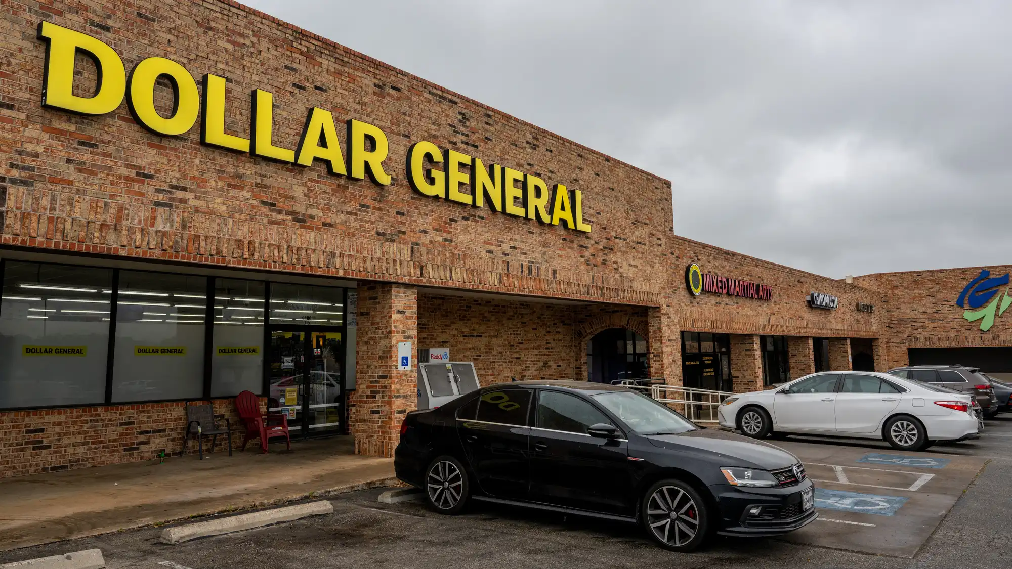 Dollar General stalls as its customers struggle financially