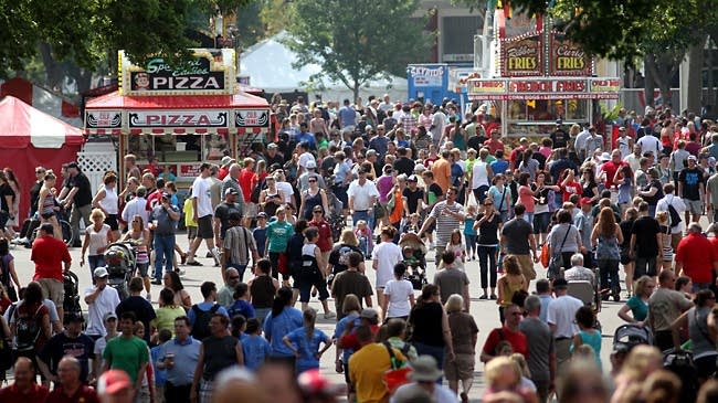Midwest state fairs: No masks required, but vaccines are free | MPR News