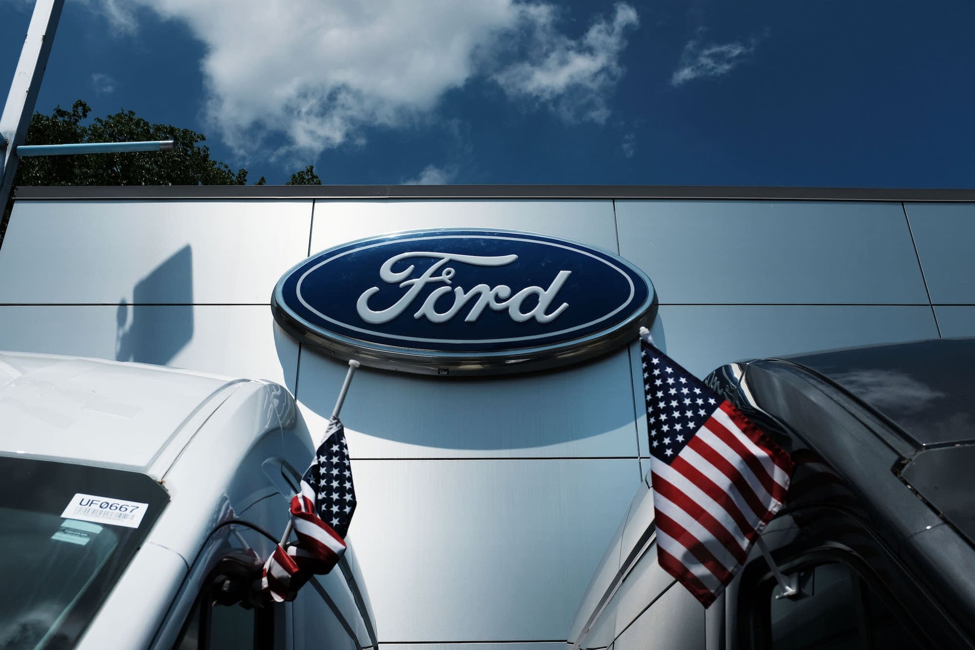 COVID-19 forces auto industry to adapt