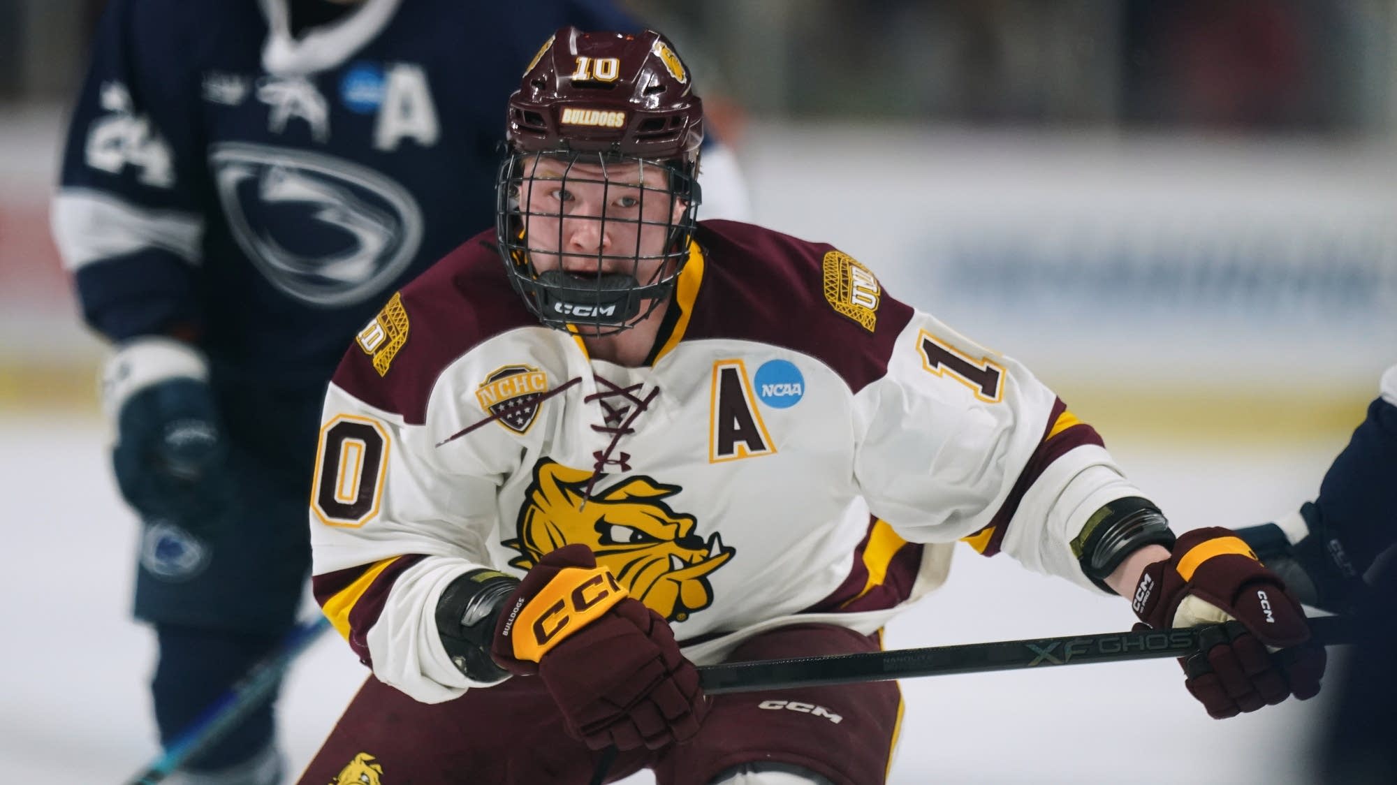 Minnesota Duluth’s Max Plante wins 2026 Hobey Baker Award | MPR News