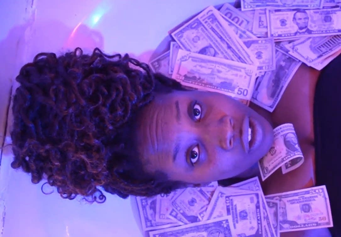 Behind the Scenes: EVV rocks out on ‘Dead to Me’