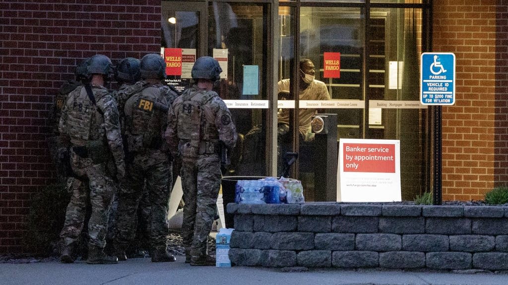 Judge finds 2021 St. Cloud bank standoff suspect competent to stand ...