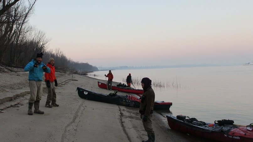 5 friends paddle against the current | MPR News