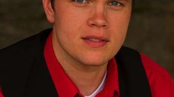 Tenor Nathan Bird makes beautiful music with two guitars