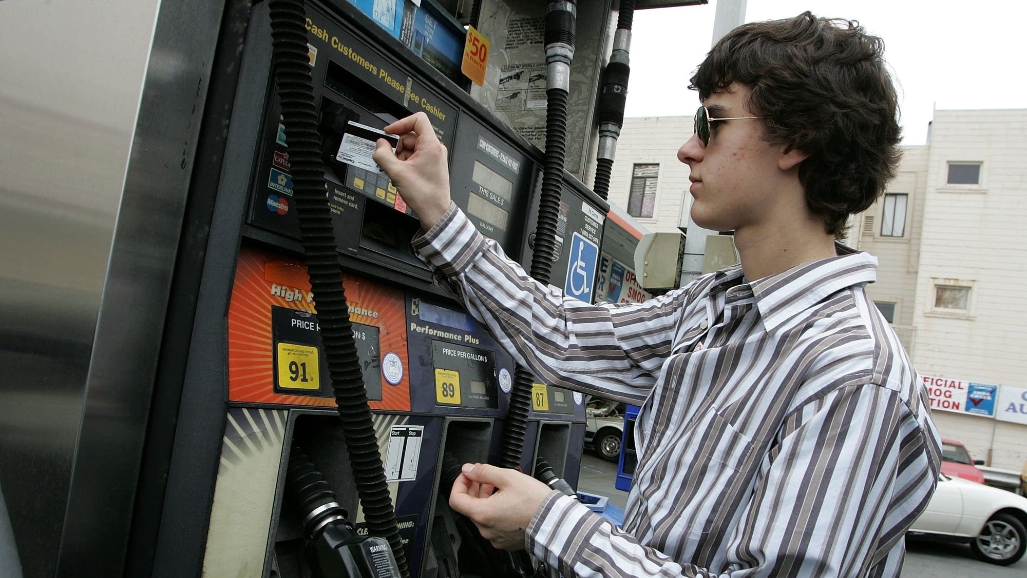 Along with higher prices, credit card delinquency rates are rising