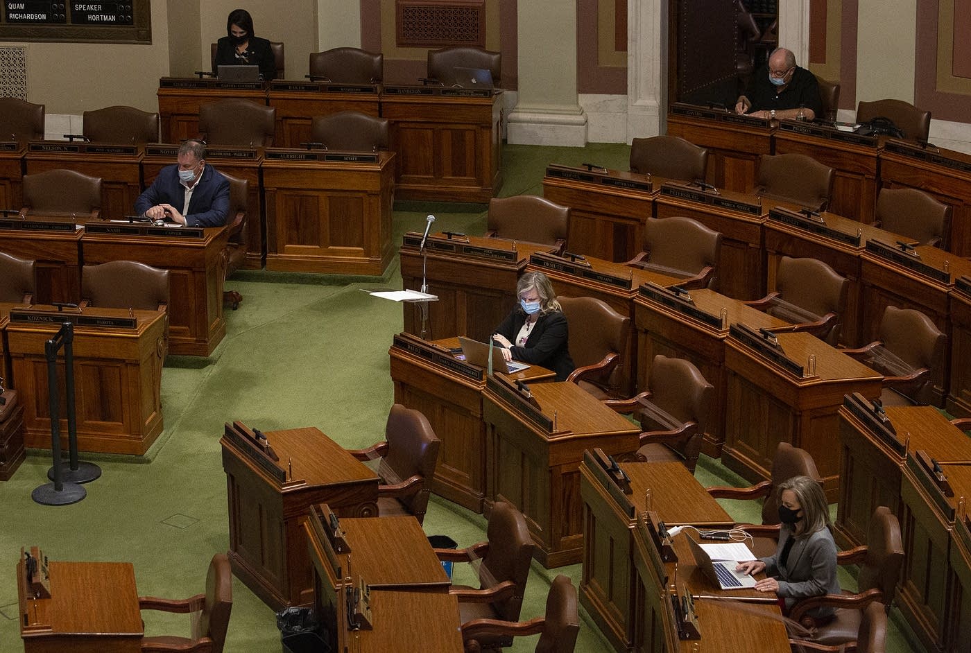 Legislature passes COVID aid bill for businesses, workers | MPR News