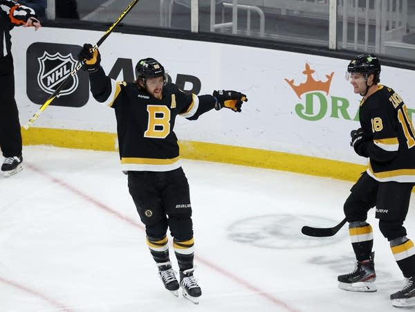 Bruins rolling, rest of NHL making final push for playoffs | MPR News