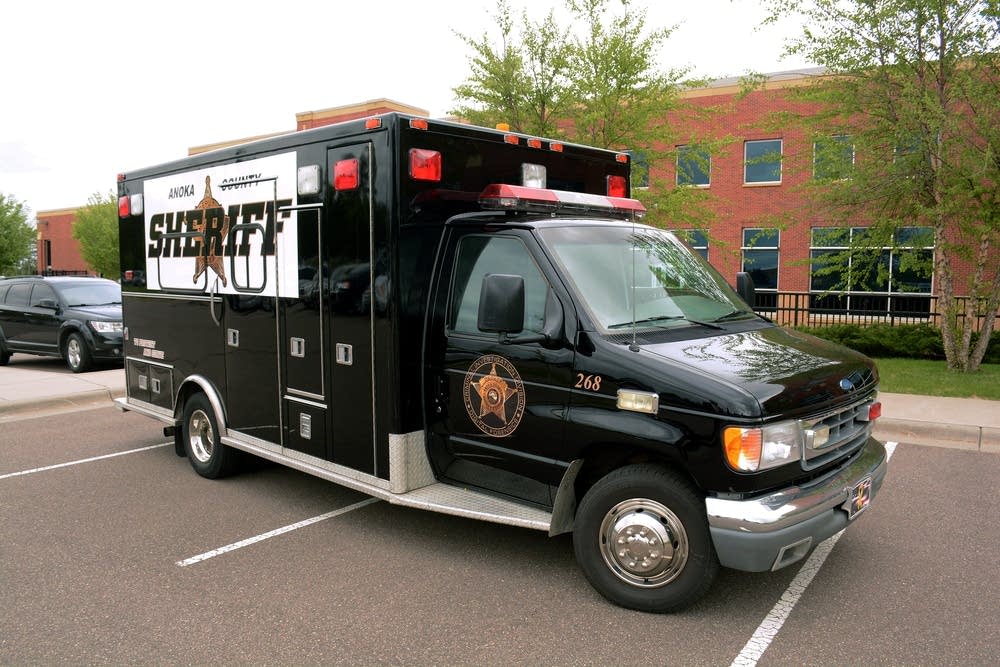 Gun, badge, laptop: Anoka deputies tap mobile tech to solve crimes ...
