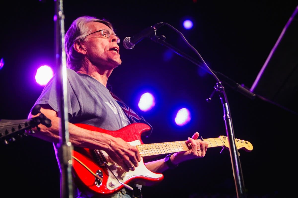 Review and photos: Rock Bottom Remainders throw a book party for the ...
