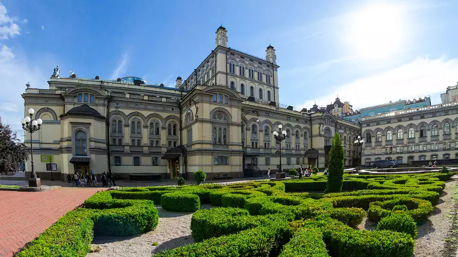 Kyiv opera house reopens after 3 months