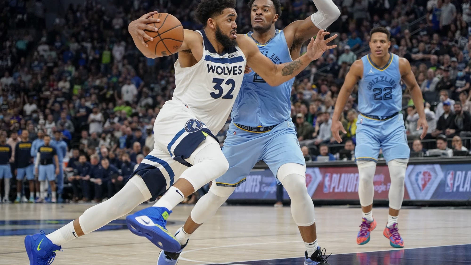 Towns, T-wolves rebound to even series with Grizzlies at 2 games apiece ...