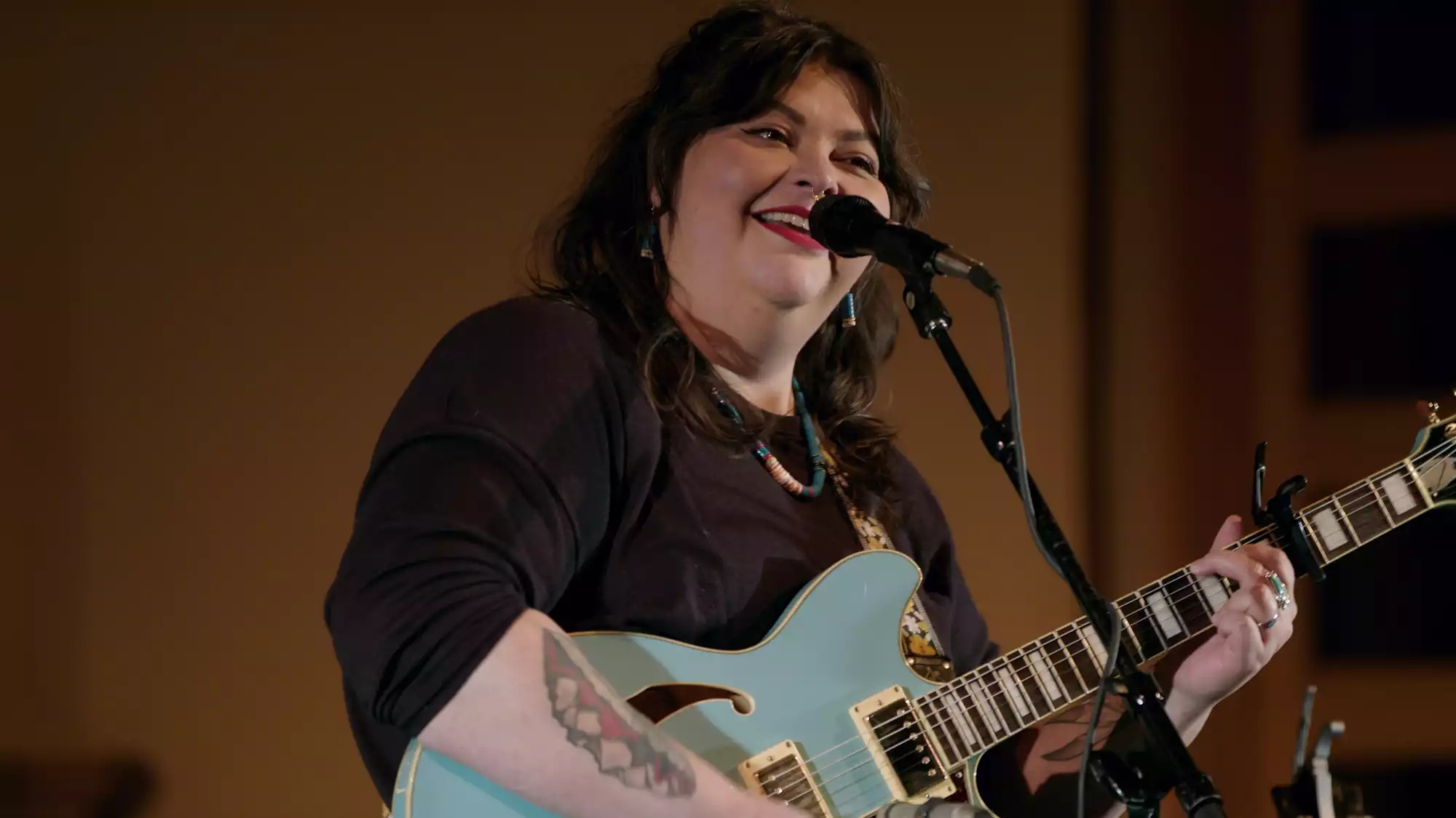 Watch Laura Hugo play a captivating six-song set