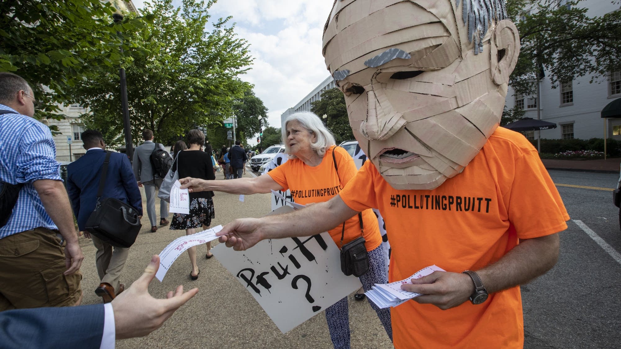 Dem lawmakers want criminal corruption probe for EPA chief Scott Pruitt ...