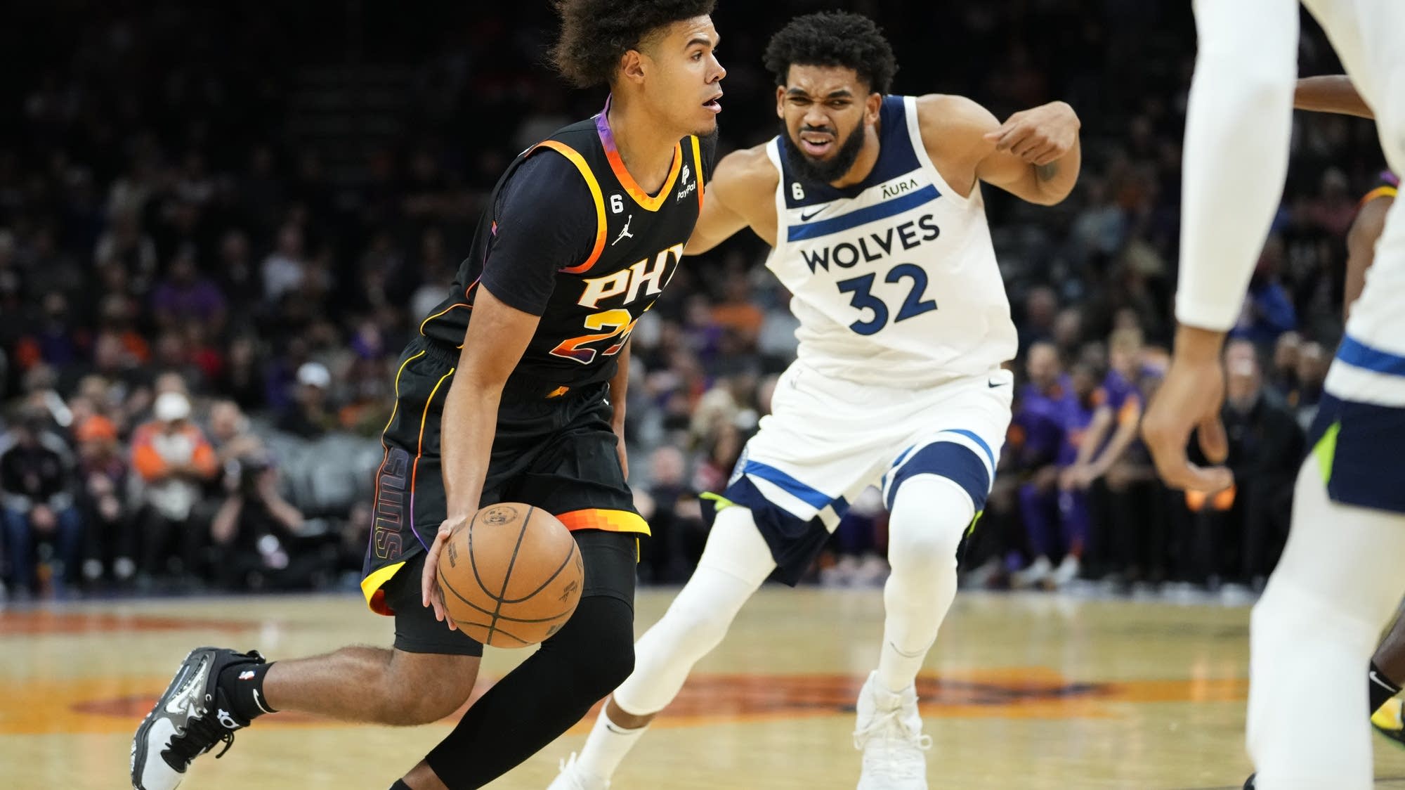 Suns win 5th straight behind Johnson, beat Wolves 116-107 | MPR News