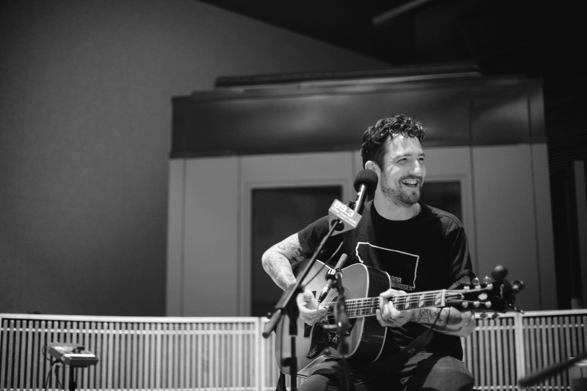 Frank Turner performs in The Current studio