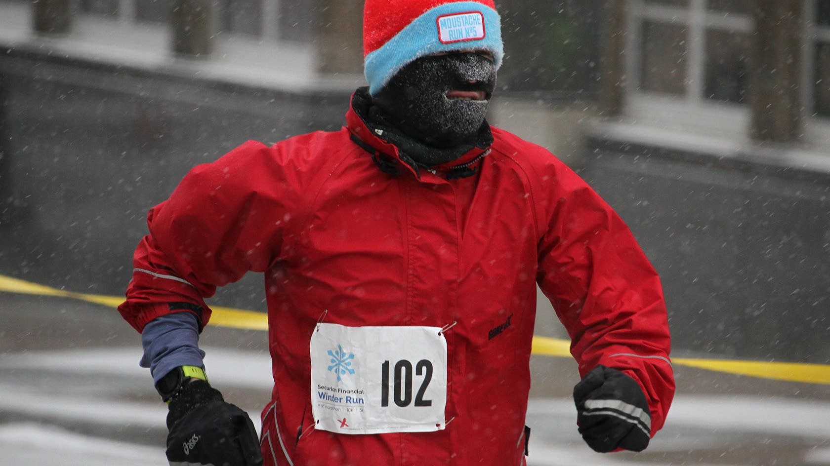 Bracing racing: Runners brave cold, snow in Twin Cities | MPR News