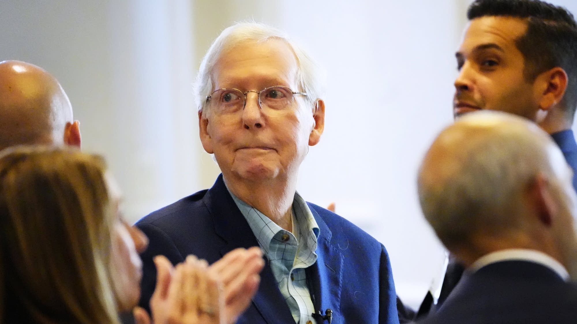 Senate GOP leader Mitch McConnell appears to freeze up again, this time ...