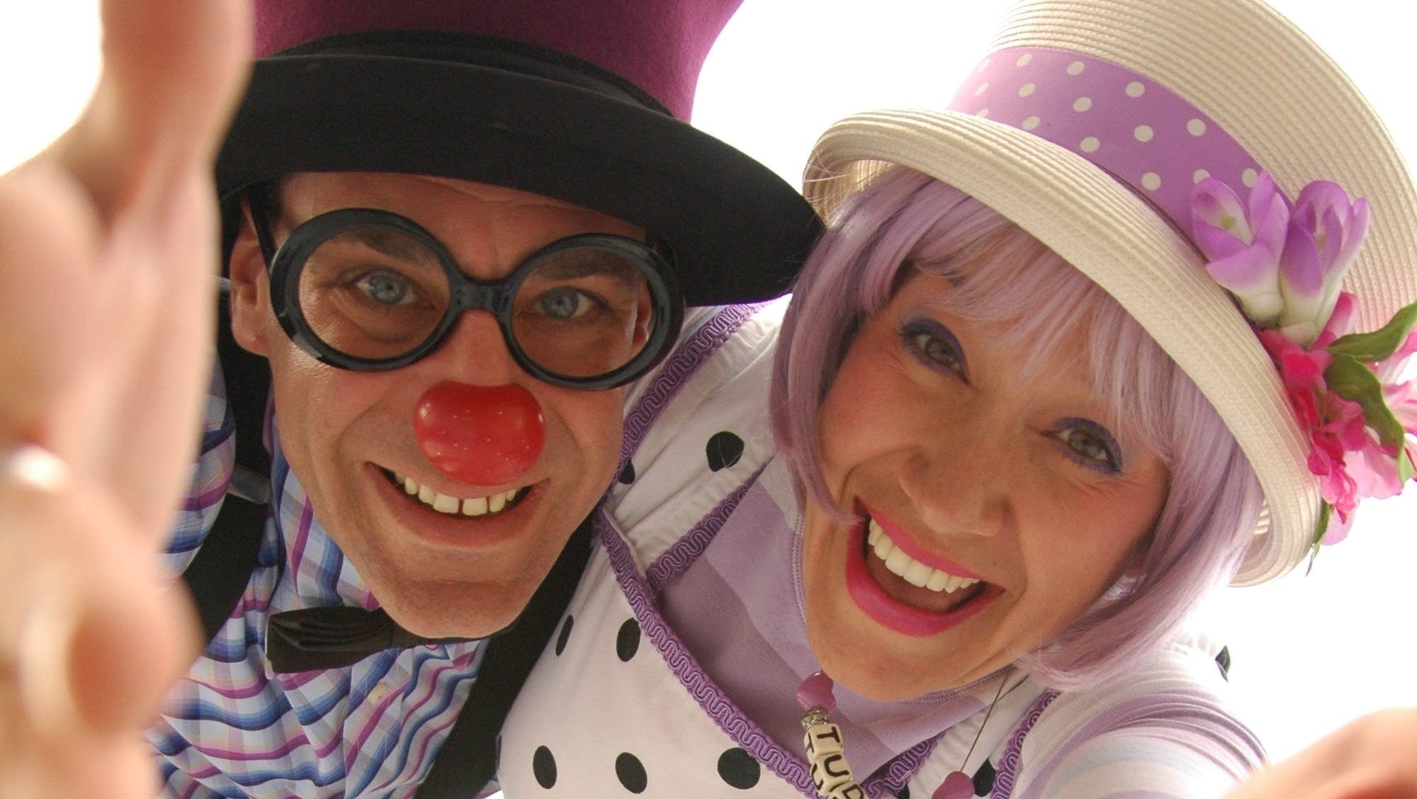 Businesses adapt to the pandemic by moving online